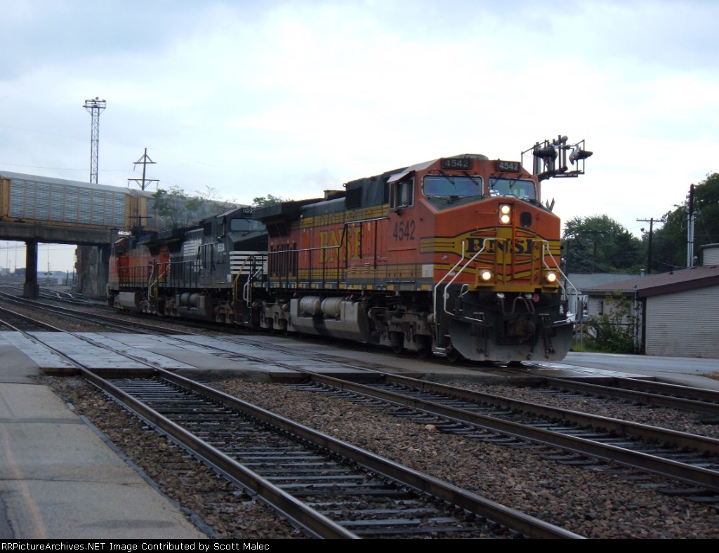 BNSF 4542, NS 8924 & BNSF 4332